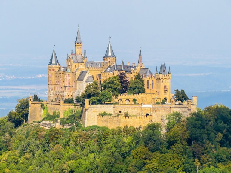 The Castles of the Romantic Age - Architecture of Cities